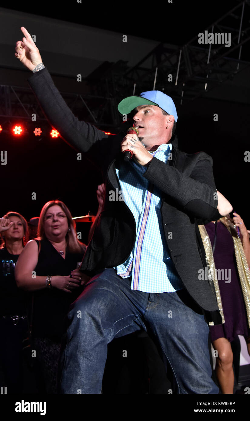 HOLLYWOOD FL - NOVEMBER 13: Robert Van Winkle aka Vanilla Ice performs ...