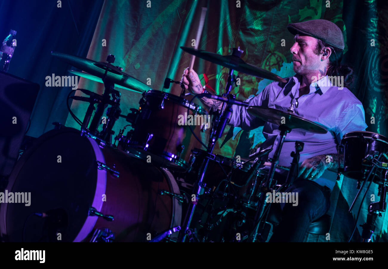 The Twang performing on the opening night of their 2017 tour in ...