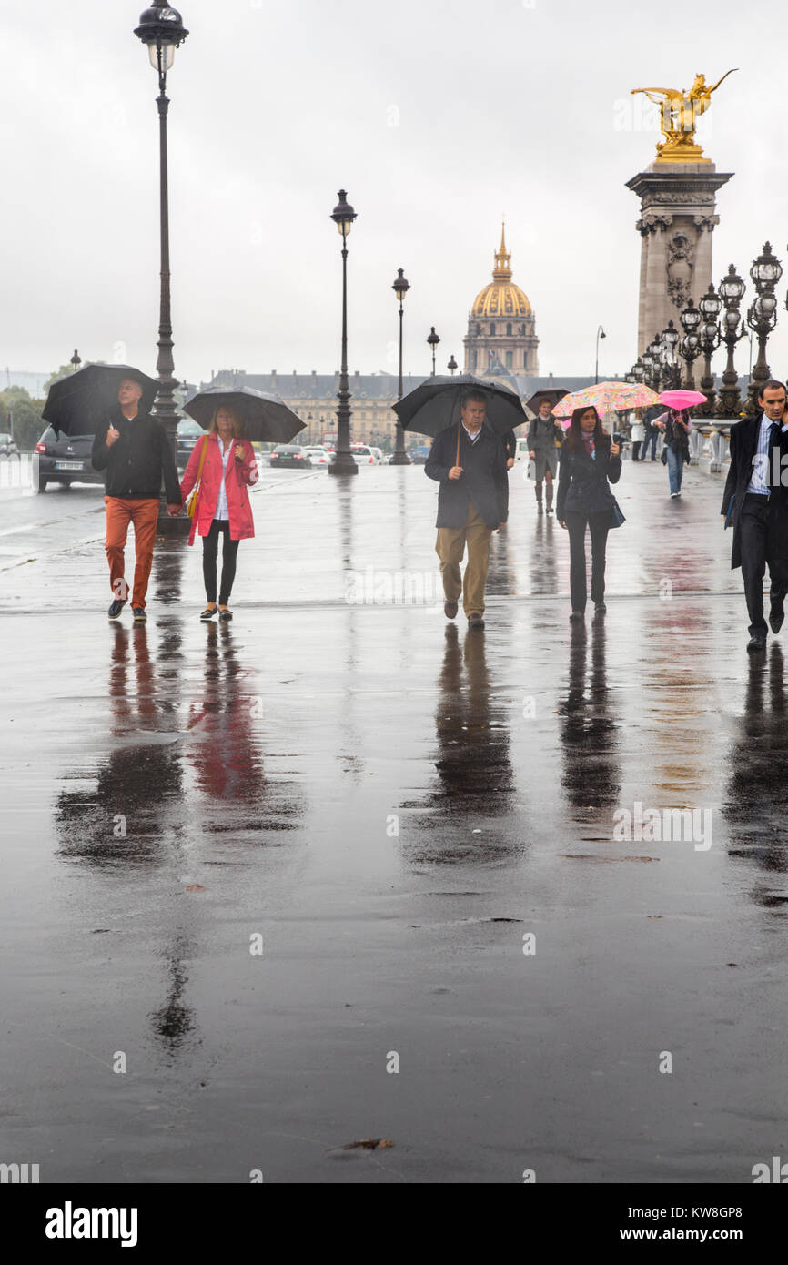 Pedestrians in the rain in paris hi-res stock photography and images ...