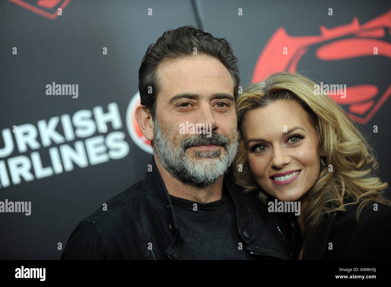 Jeffrey dean morgan red carpet event hi-res stock photography and ...