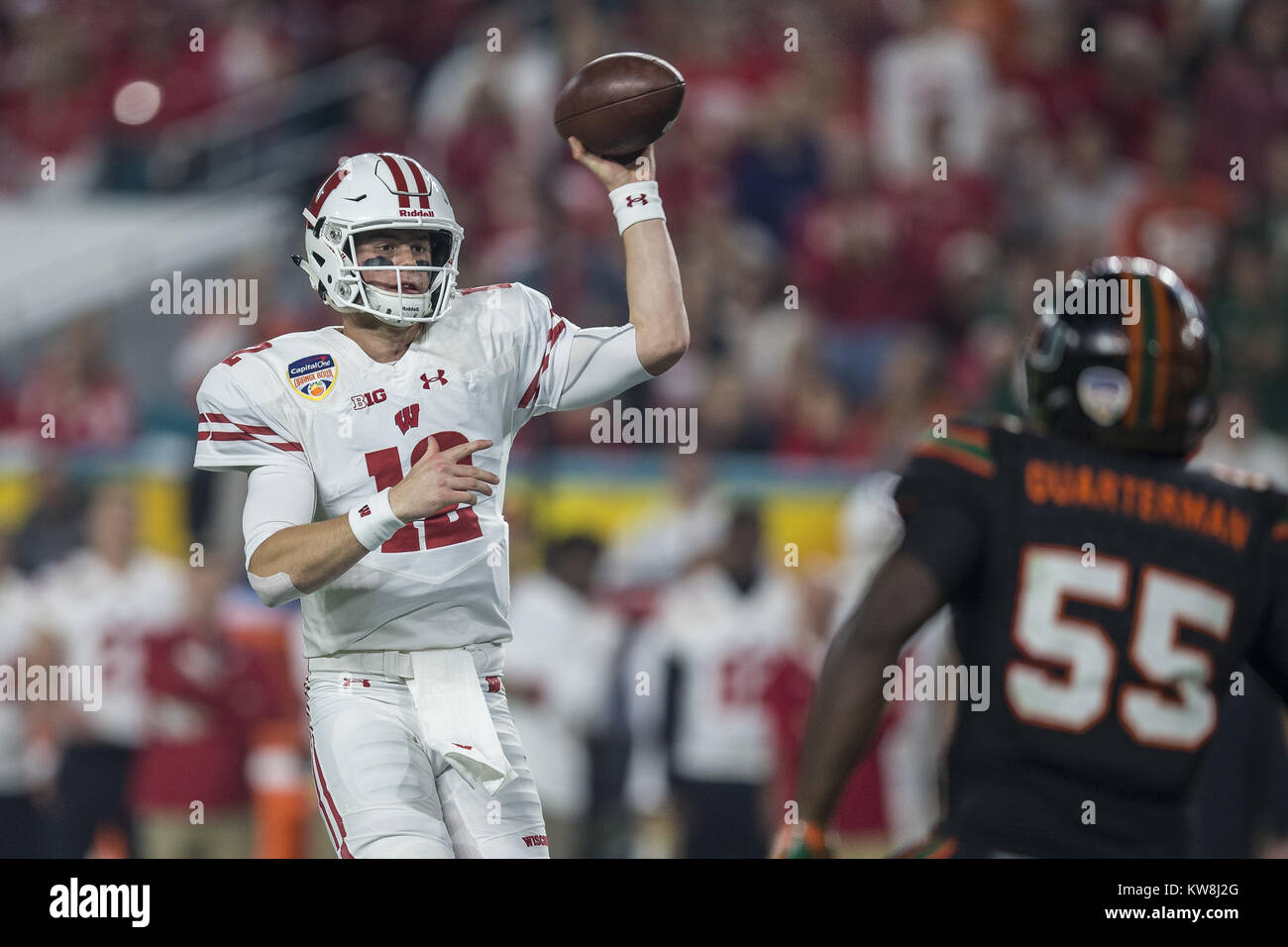 December 30, 2017 - Wisconsin Badgers quarterback Alex Hornibrook (12 ...