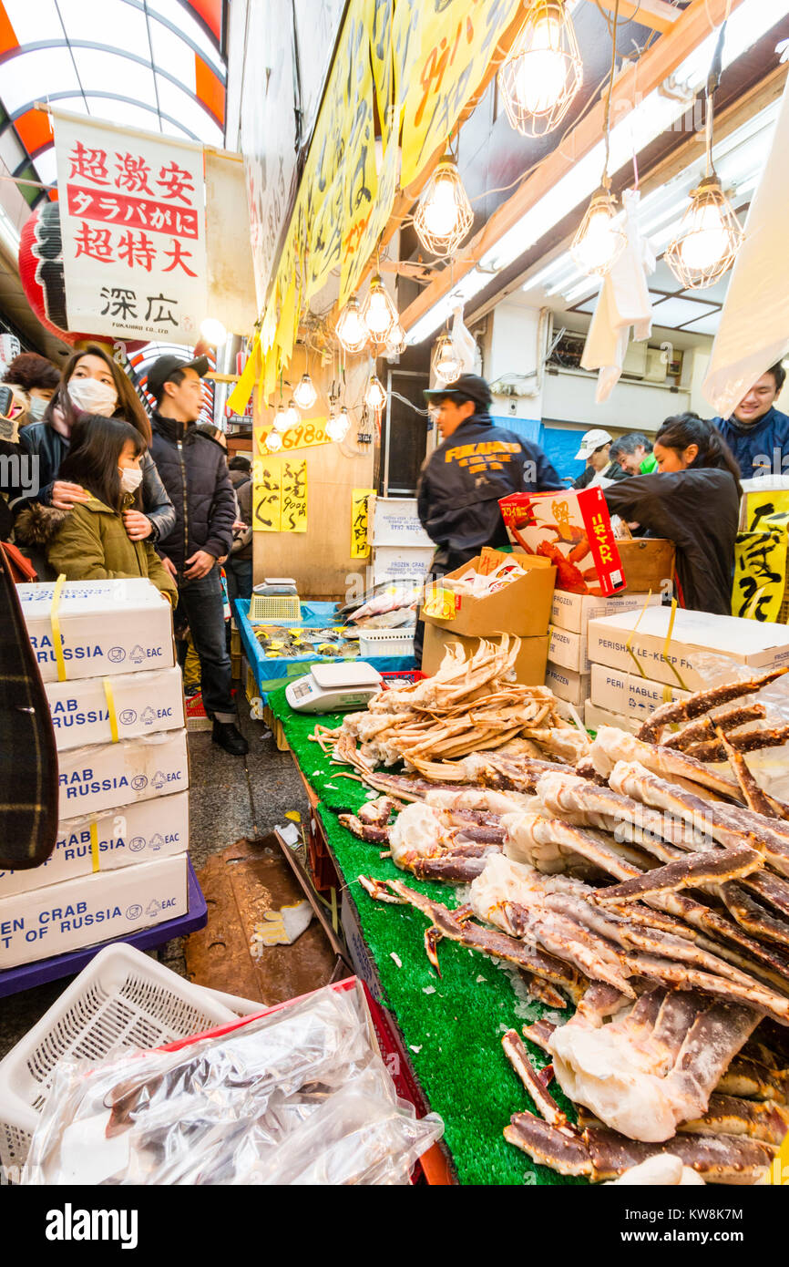 Fish shop display of crabs hi-res stock photography and images - Alamy