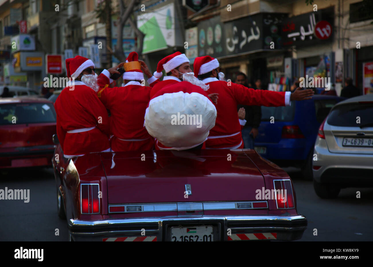 Gaza City, The Gaza Strip, Palestine. 31st Dec, 2017. Palestinians ...