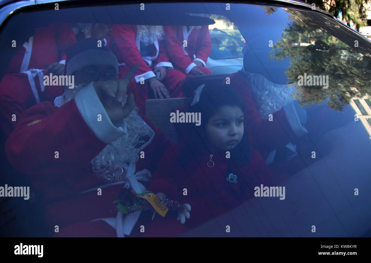 Gaza City, The Gaza Strip, Palestine. 31st Dec, 2017. Palestinians ...