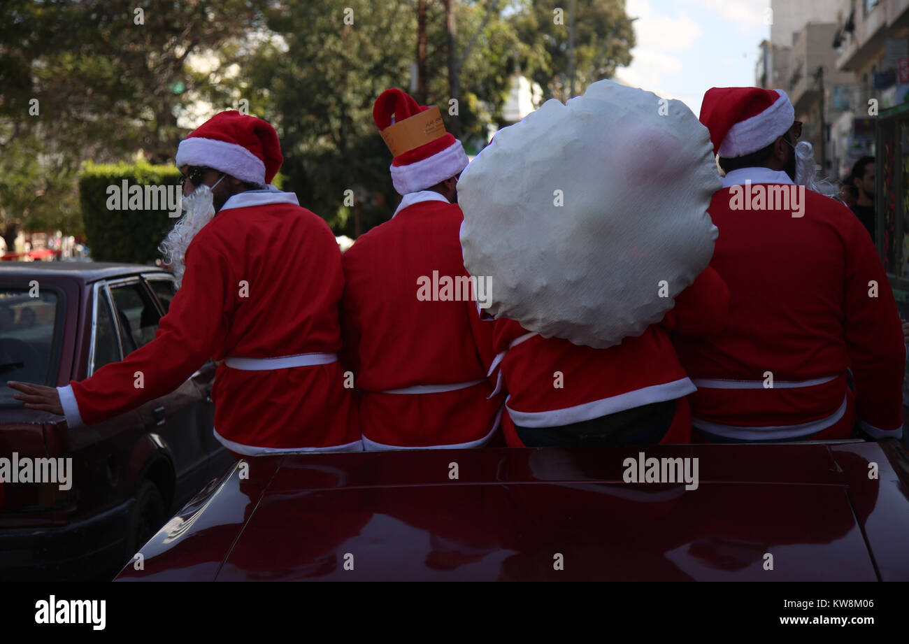 Gaza City, The Gaza Strip, Palestine. 31st Dec, 2017. Palestinians ...