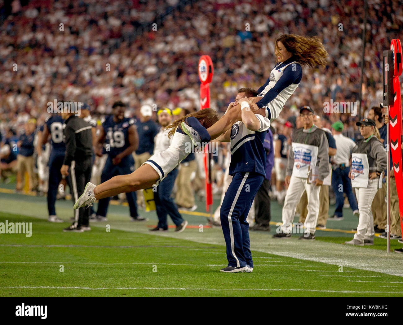 Penn state cheerleaders hi-res stock photography and images - Alamy