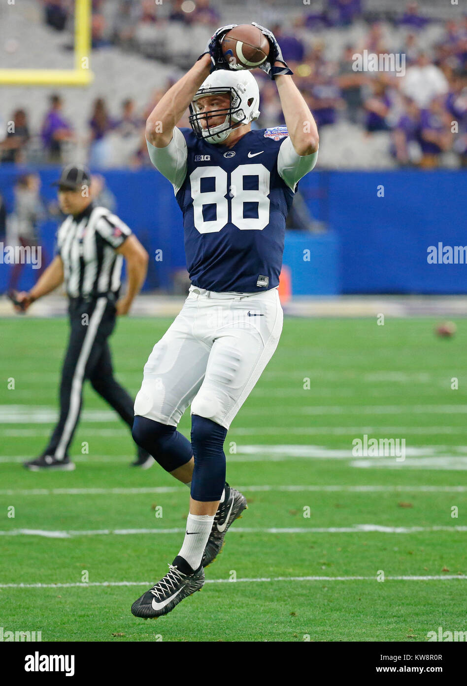 Mike gesicki hi-res stock photography and images - Alamy