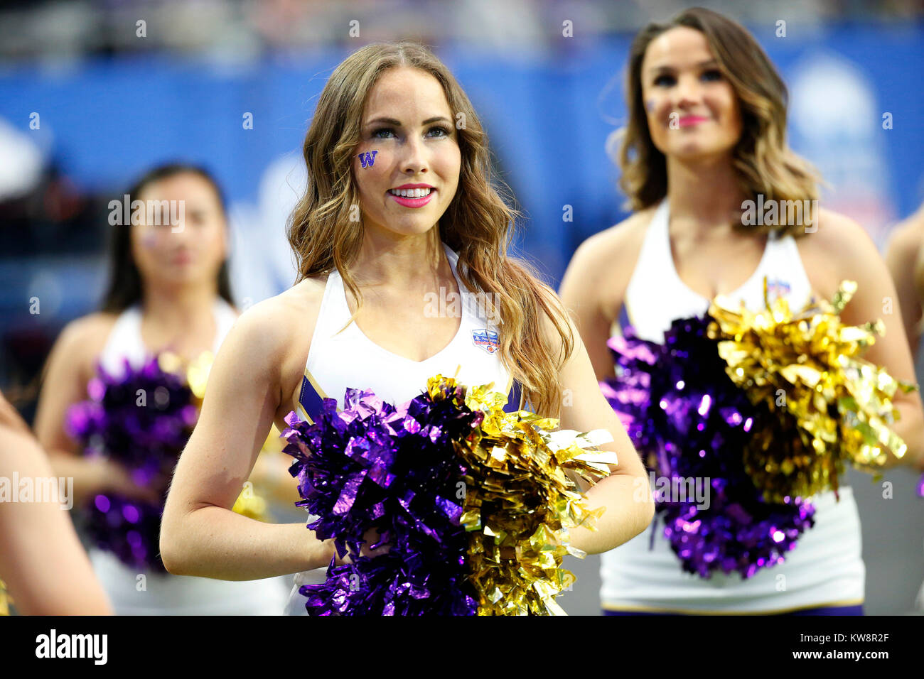 Washington huskies cheerleaders hi-res stock photography and images - Alamy