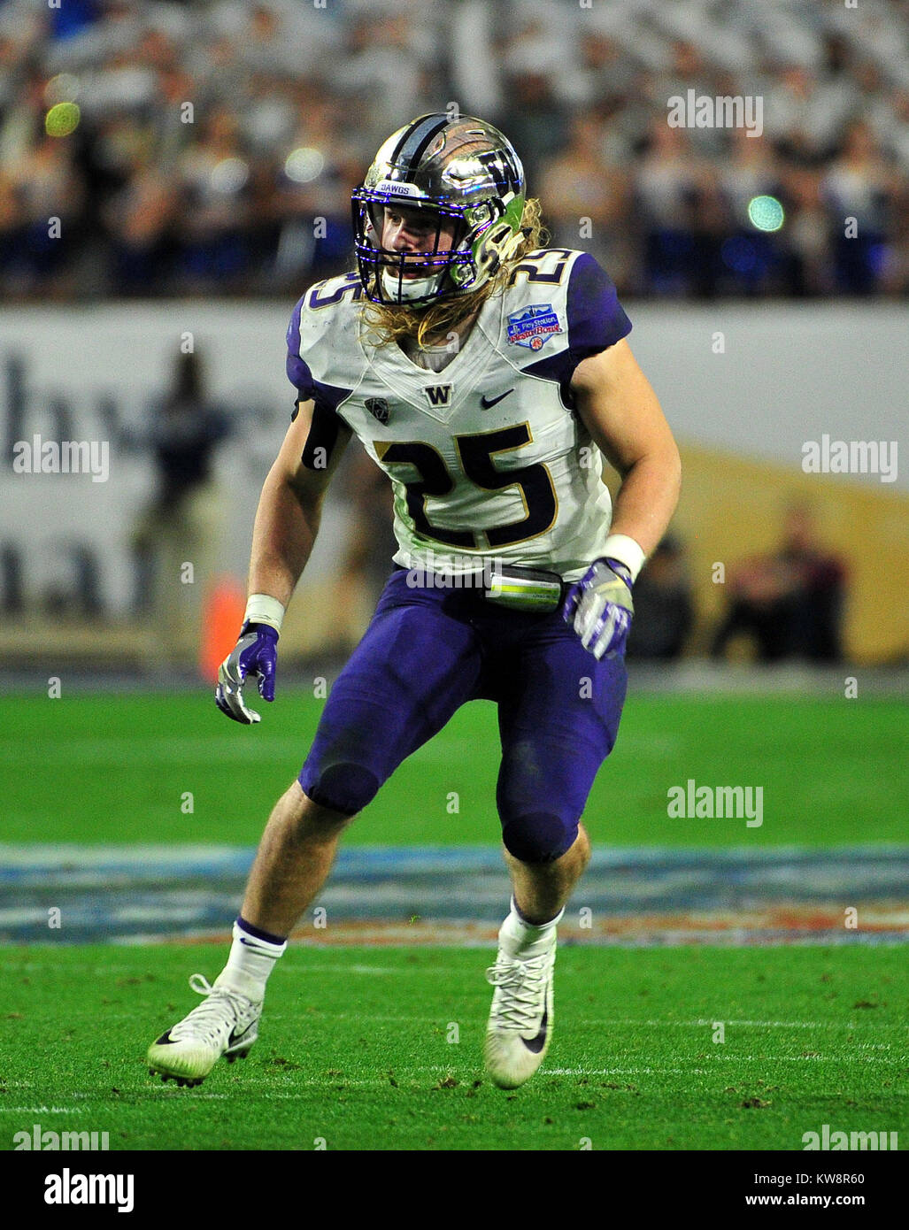 Glendale, AZ, USA. 30th Dec, 2017. LB Ben Burr-Kirven #25 of Washington ...