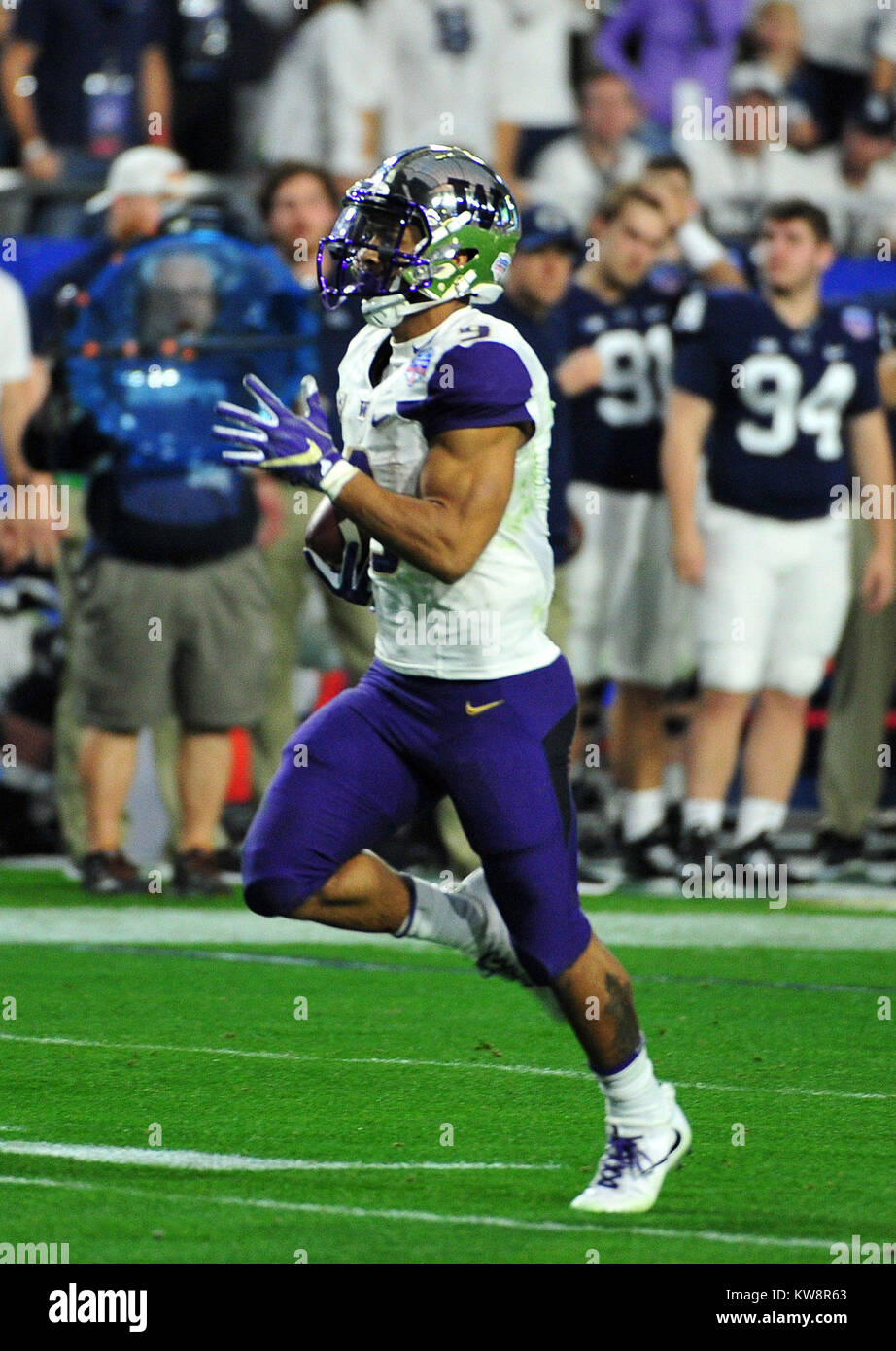 Glendale, AZ, USA. 30th Dec, 2017. Huskies RB Myles Gaskin #9 scores a ...
