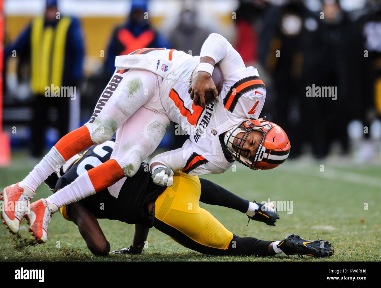 Pittsburgh, PA, USA. 31st Dec, 2017. Browns DeShone Kizer #7 during the ...