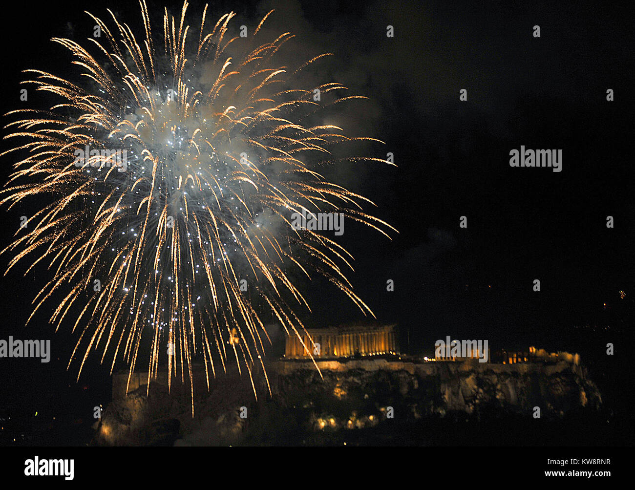 Athens, Greece. 1st Jan, 2018. Fireworks blaze above the Parthenon ...