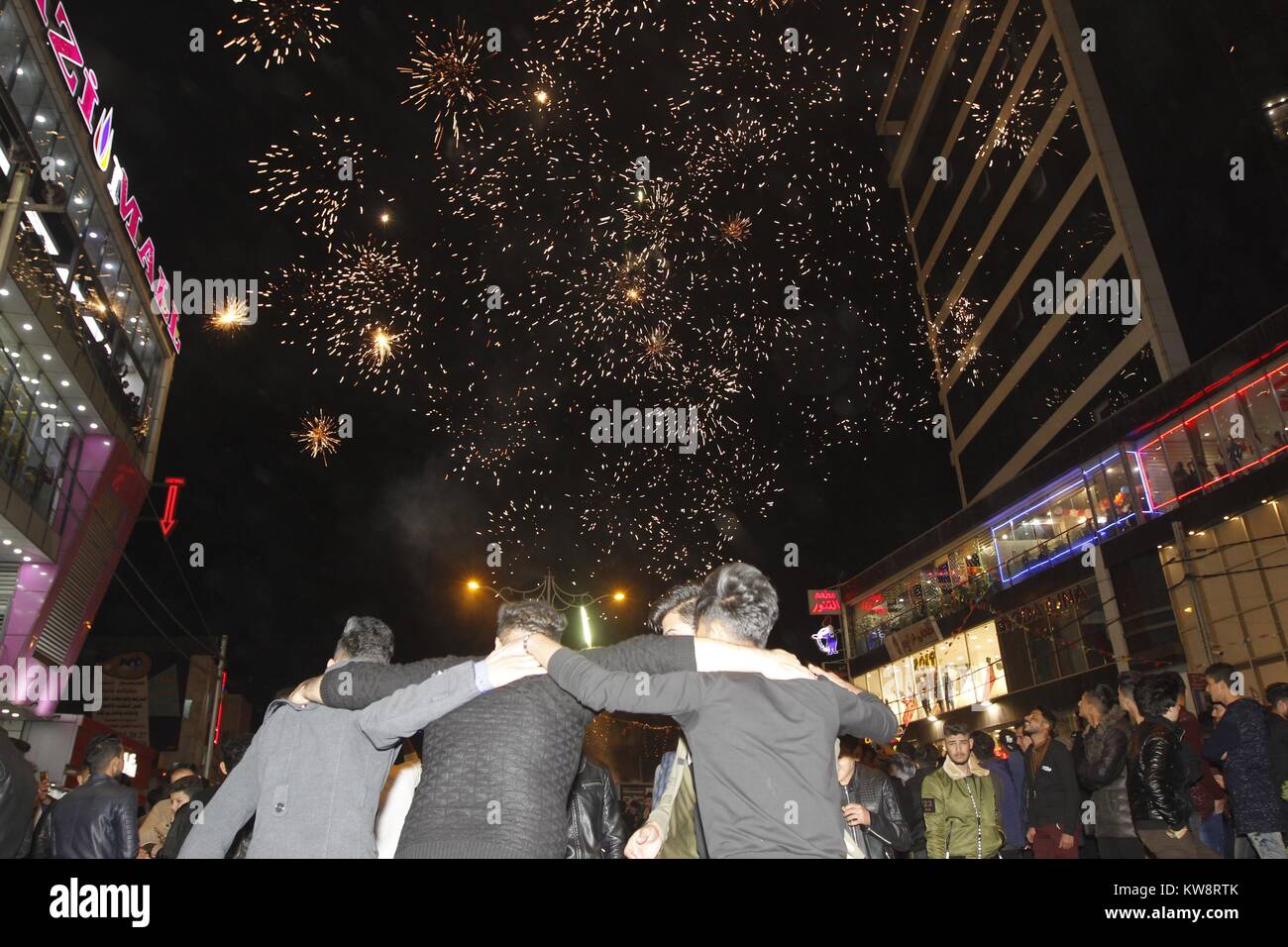 Iraqis celebrate in baghdad iraq hi-res stock photography and images ...