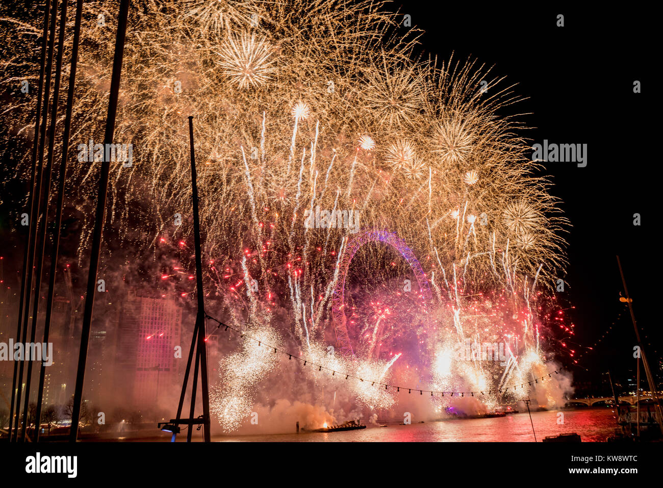 London, England, UK. 31 Dec 2017. Thousands attends the 2018 London’s ...