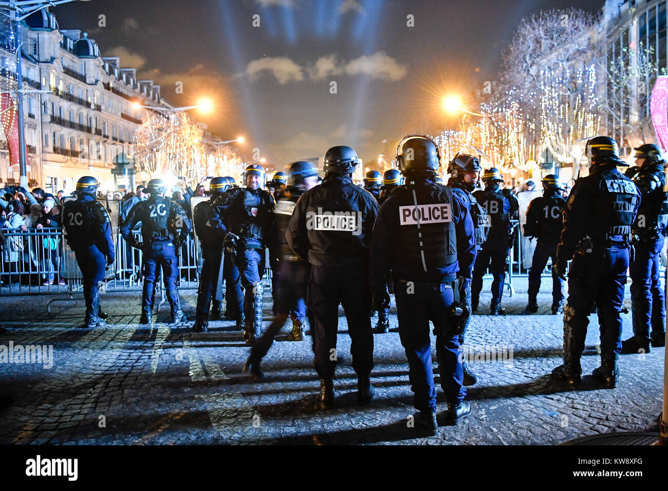 Safety measures guard hi-res stock photography and images - Alamy