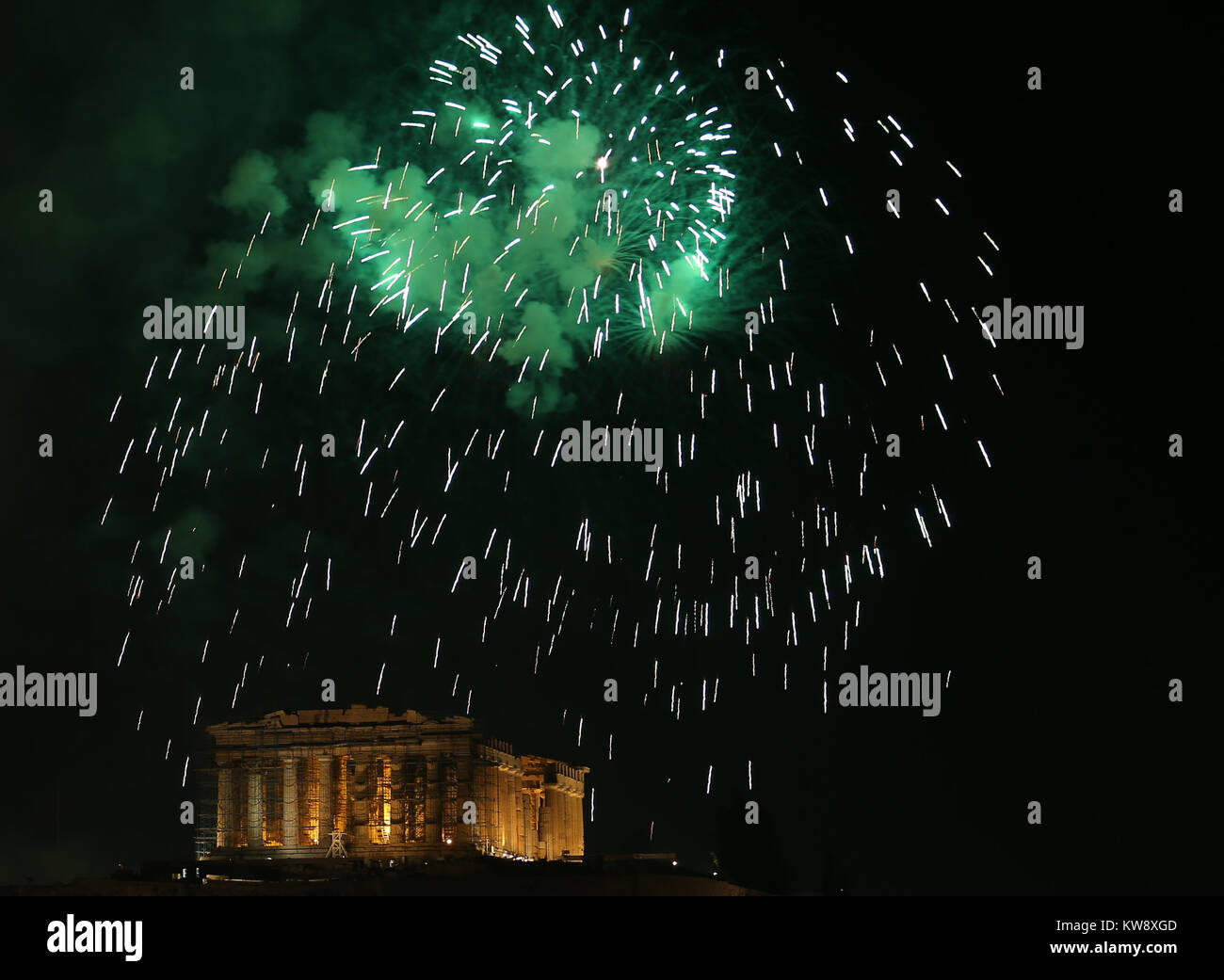 Athens, Greece. 31st Dec, 2017. Fireworks explode by the Acropolis in ...