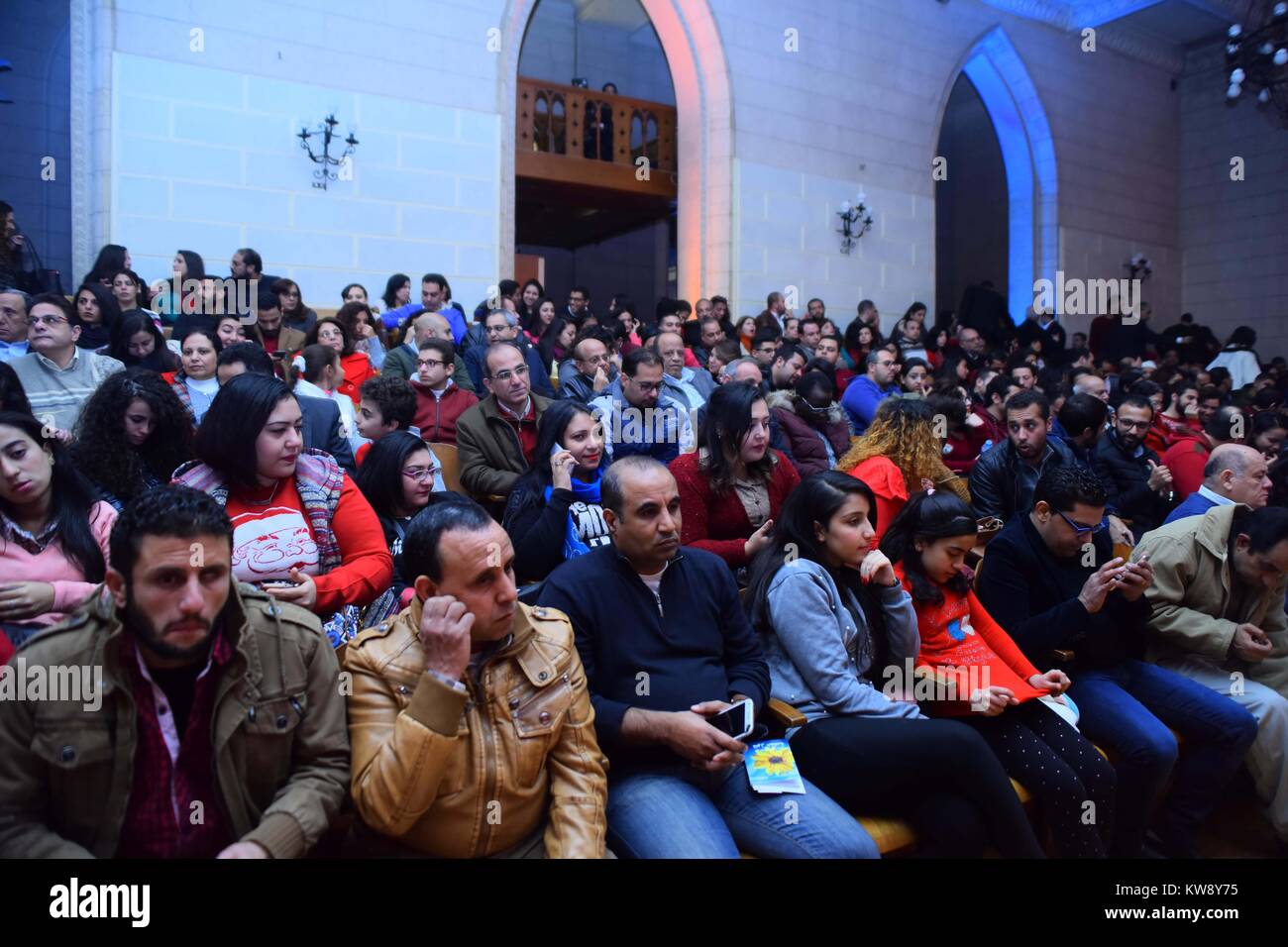 Cairo, Egypt. 31st Dec, 2017. Egyptian Christians pray during a New ...