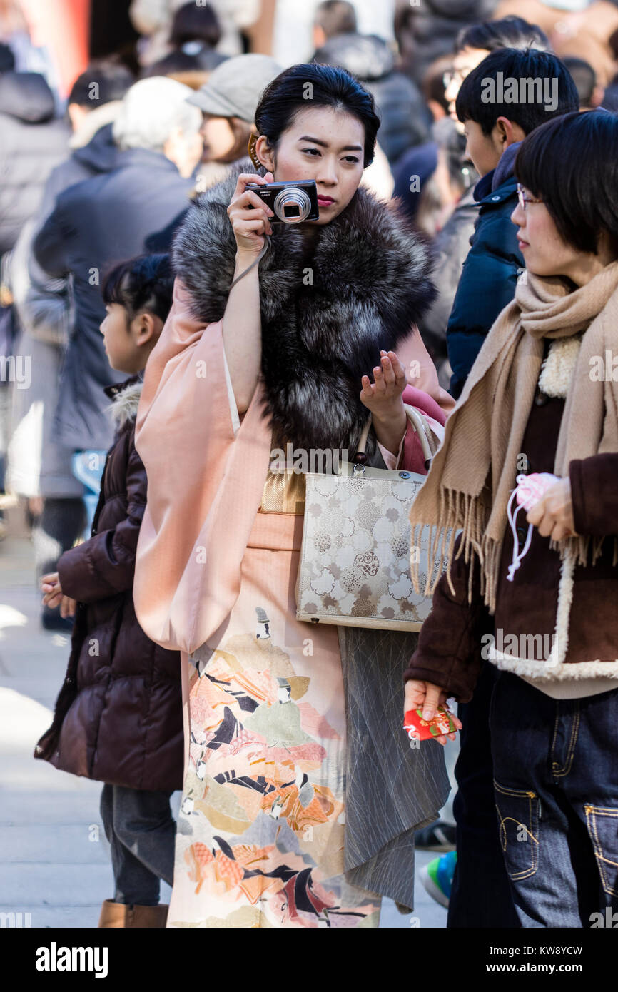 Japan, Nishinomiya Shinto shrine. New year's Day, Shogatsu. Young woman ...