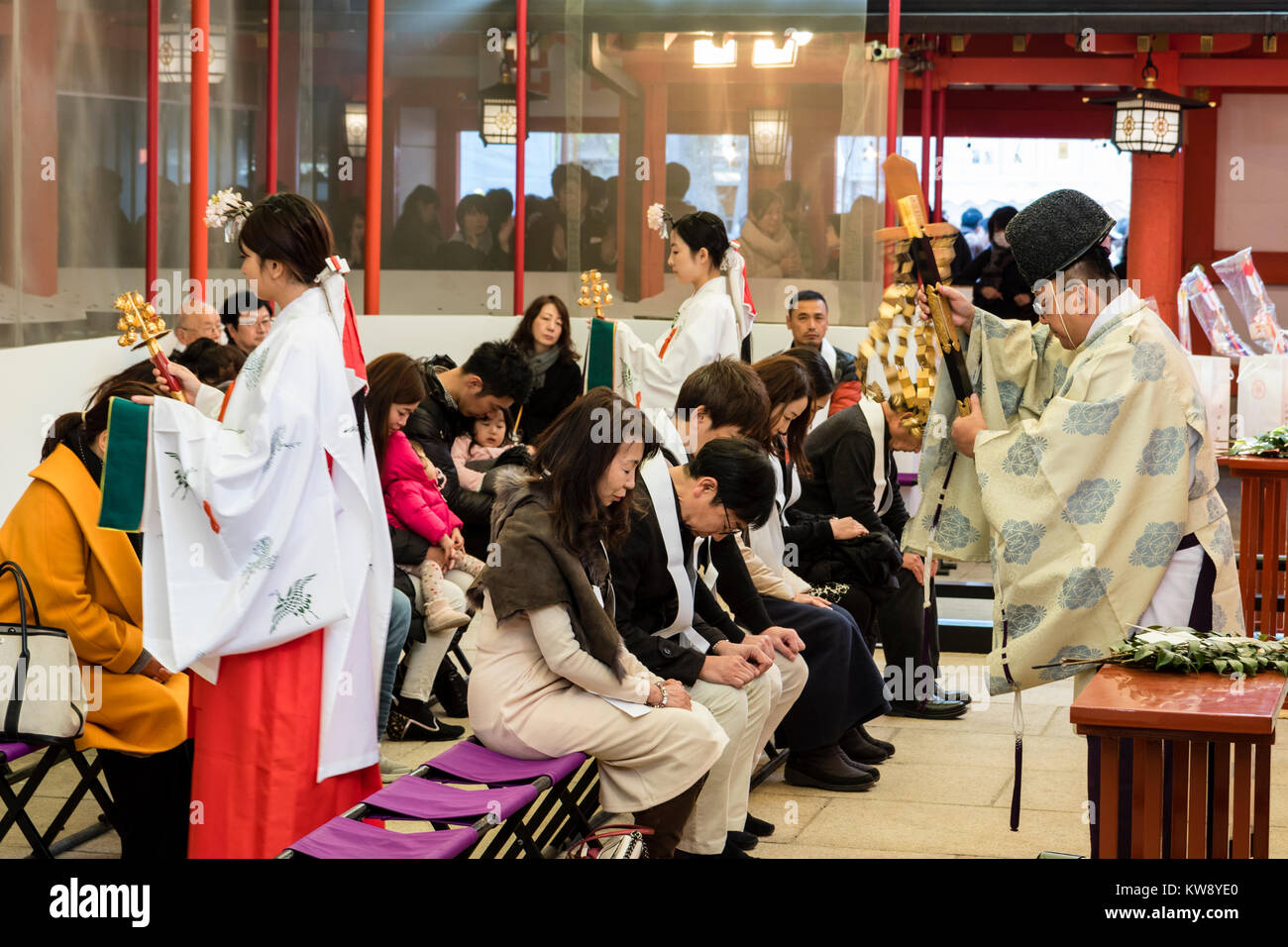 Japan, Kobe, Ikuta Shinto Shrine. Priest and miko, teenage shine ...