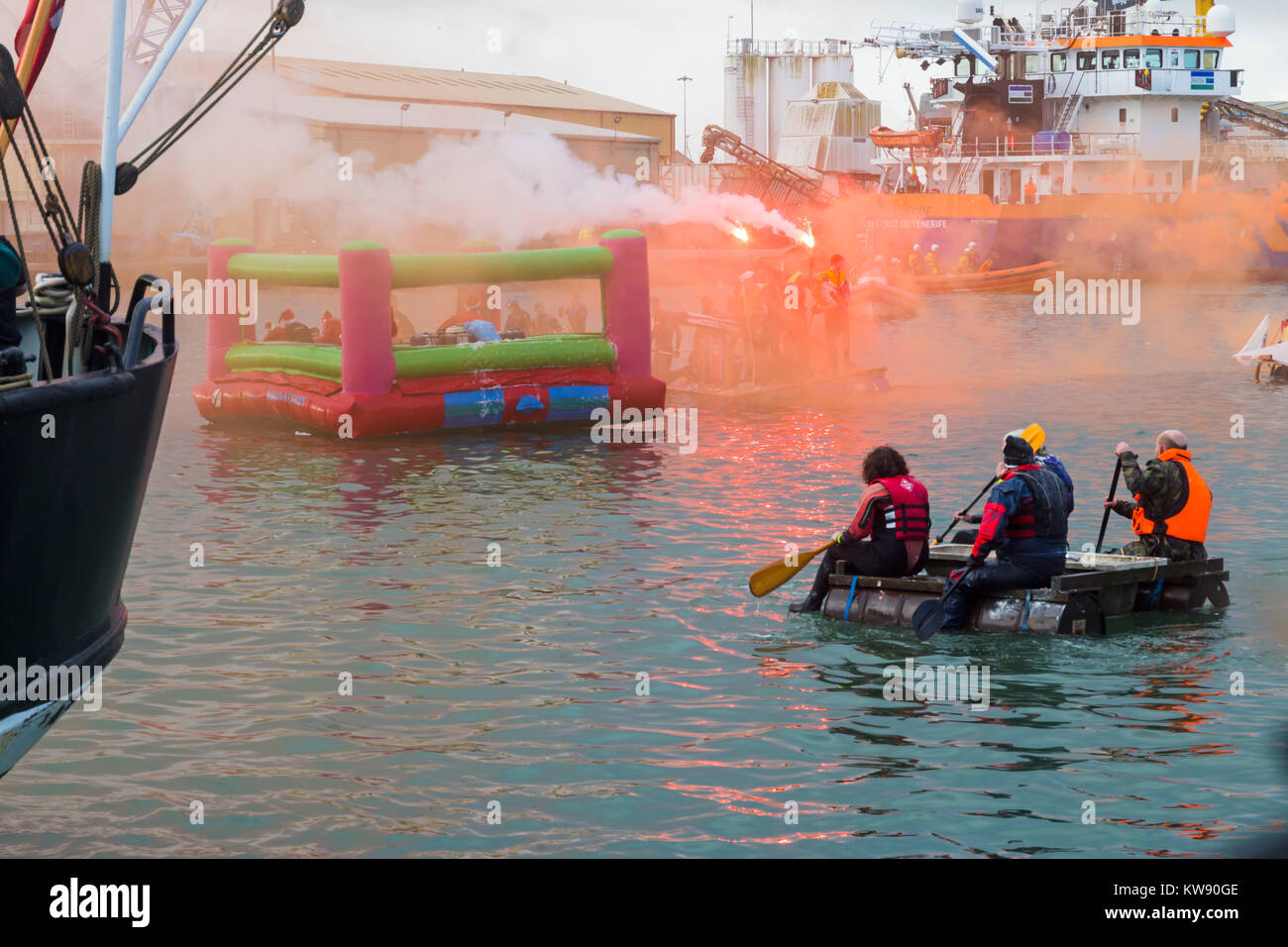 Floating boxing ring hi-res stock photography and images - Alamy