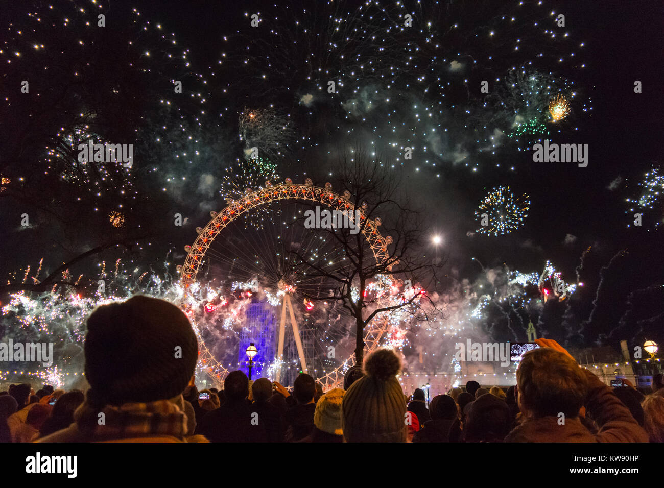 New years eve revellers hi-res stock photography and images - Alamy