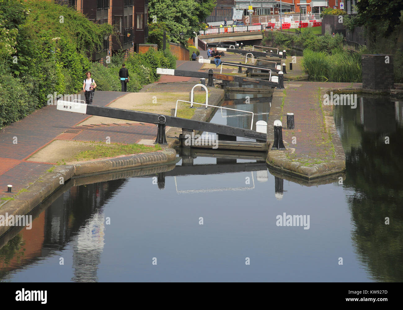 Birmingham canal locks hi-res stock photography and images - Alamy