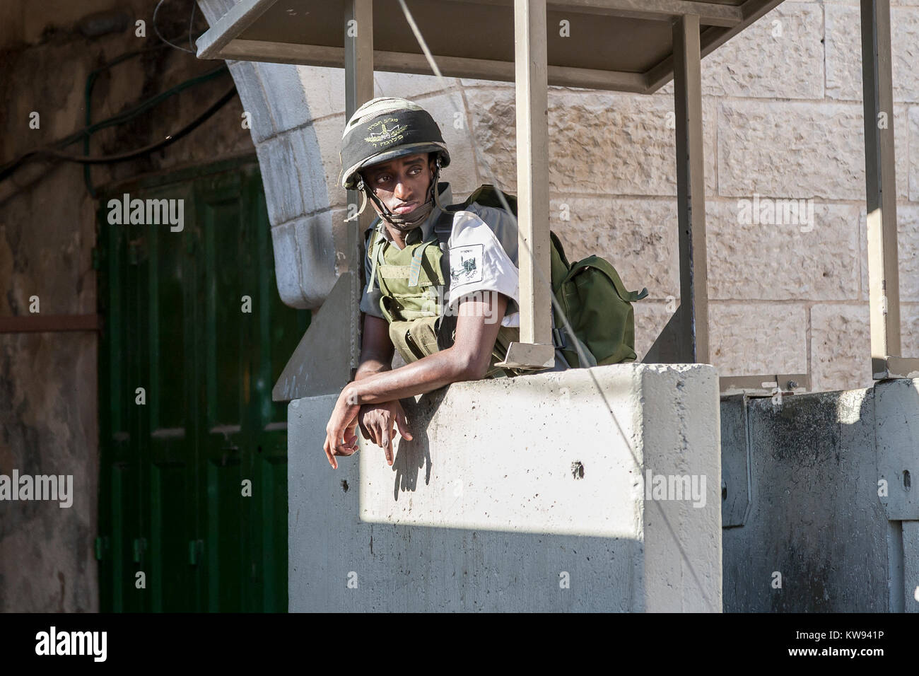 Israeli soldier checkpoint hi-res stock photography and images - Alamy