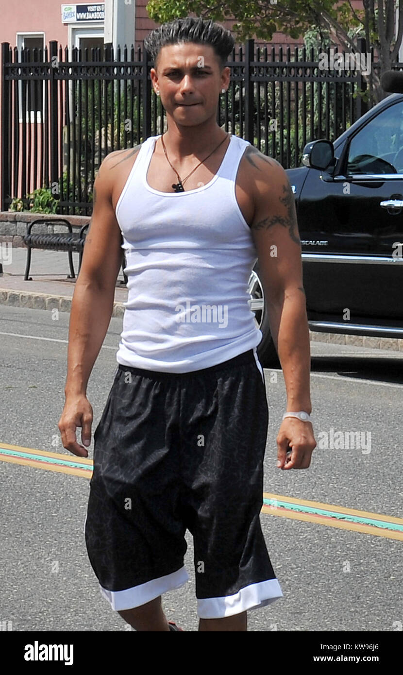 SEASIDE HEIGHTS, NJ - AUGUST 08: Nicole "Snooki" Polizzi and friend ...