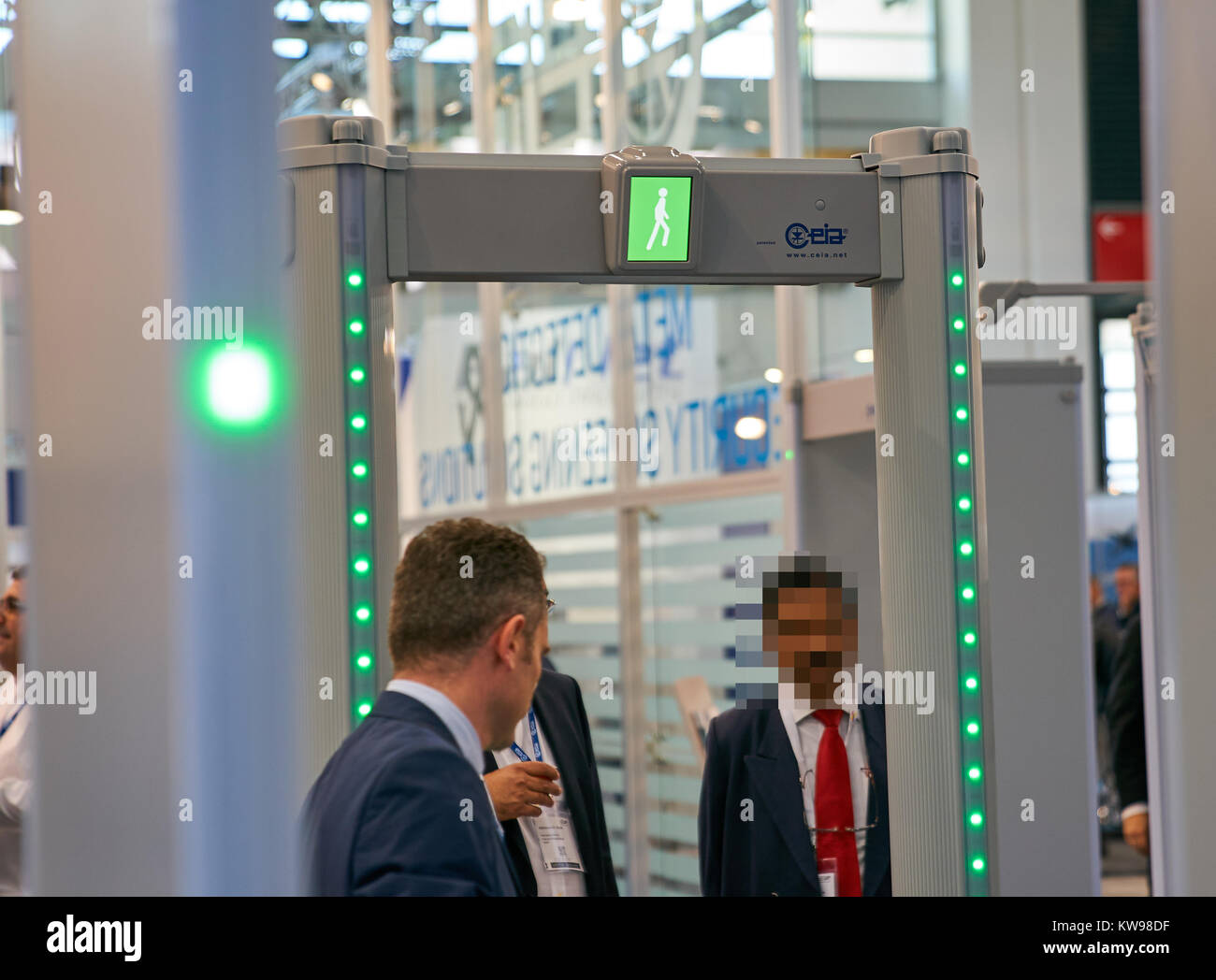 Body scan airport security hi-res stock photography and images - Alamy