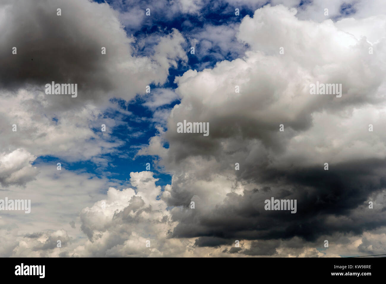 Rain clouds overcast hi-res stock photography and images - Alamy