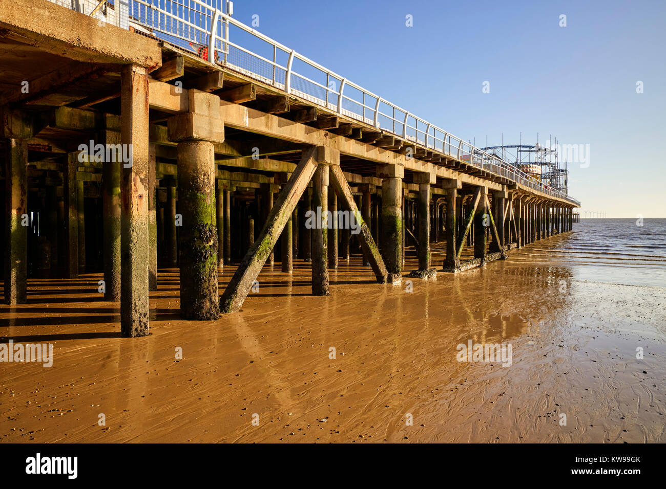 British seaside pier hi-res stock photography and images - Alamy