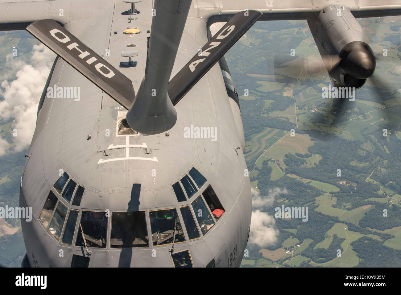 Refueling boom hi-res stock photography and images - Alamy
