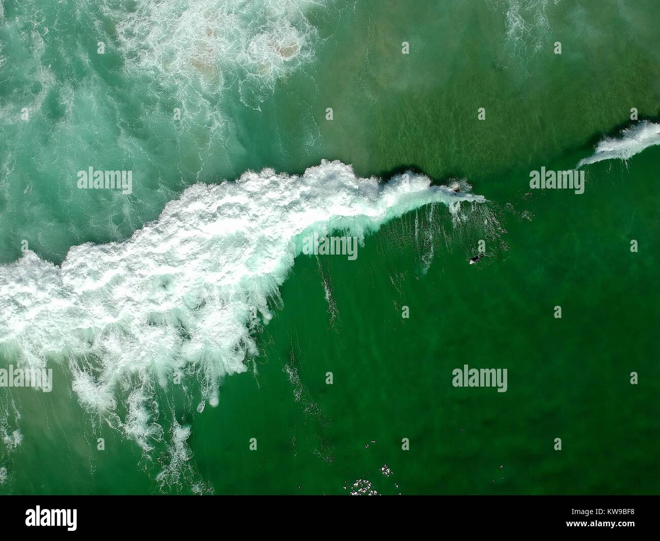 Birds eye view of waves breaking hi-res stock photography and images - Alamy