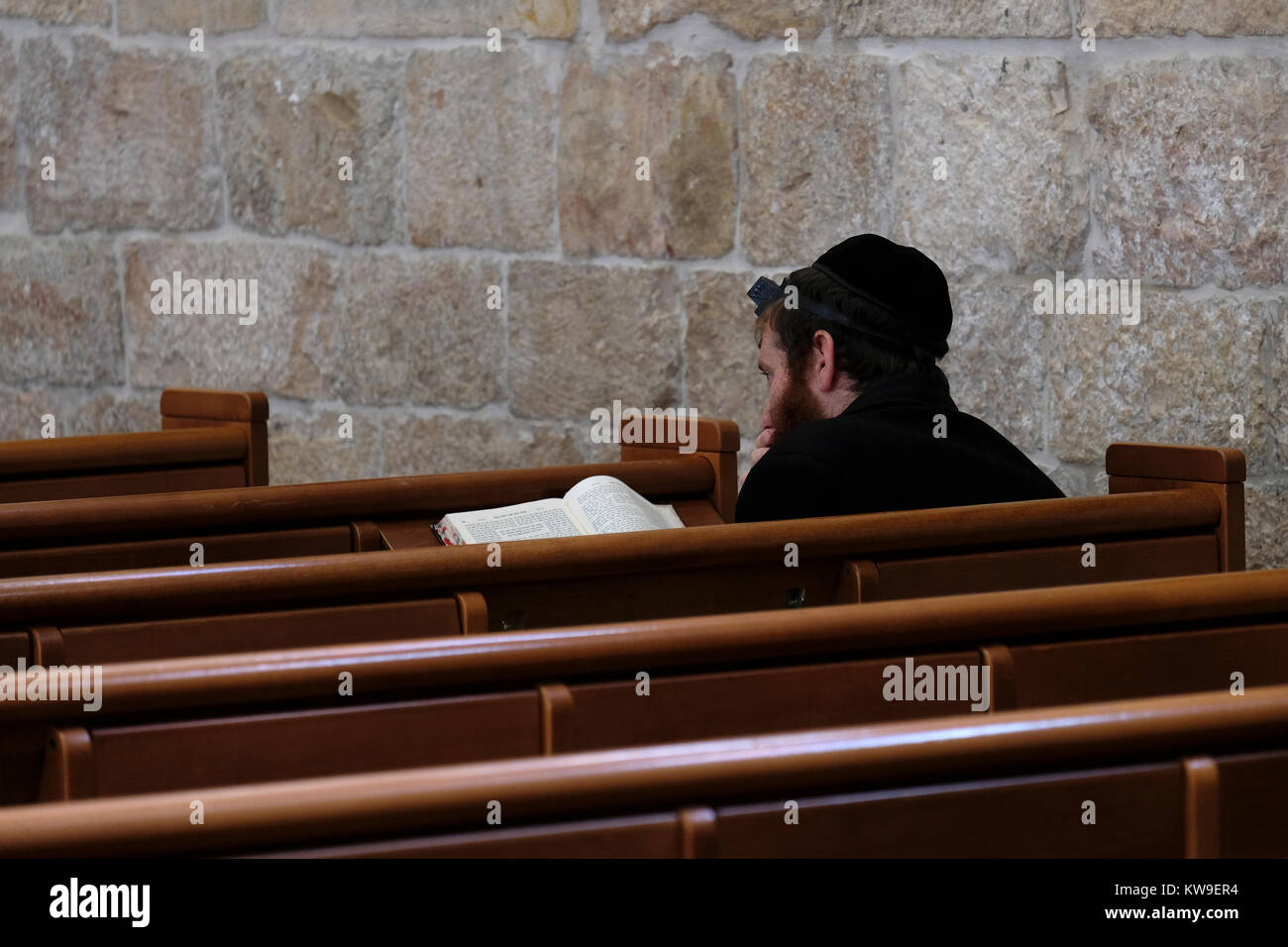 Old jewish rabbi reading hi-res stock photography and images - Alamy