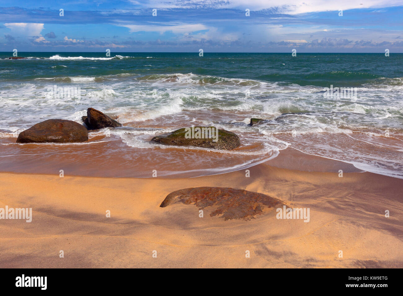 Yala national park beach hi-res stock photography and images - Alamy