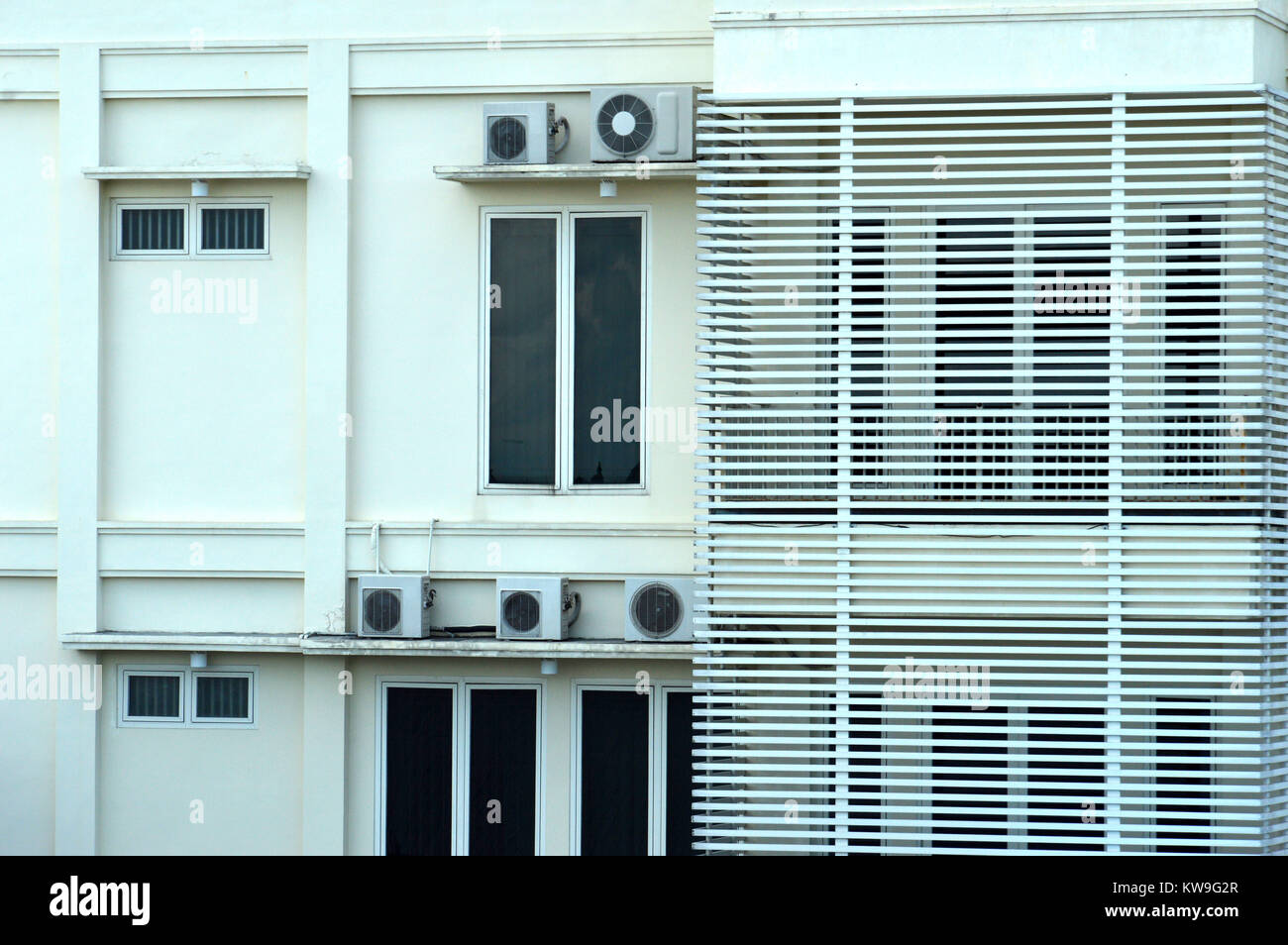 Air conditioned office building hi-res stock photography and images - Alamy