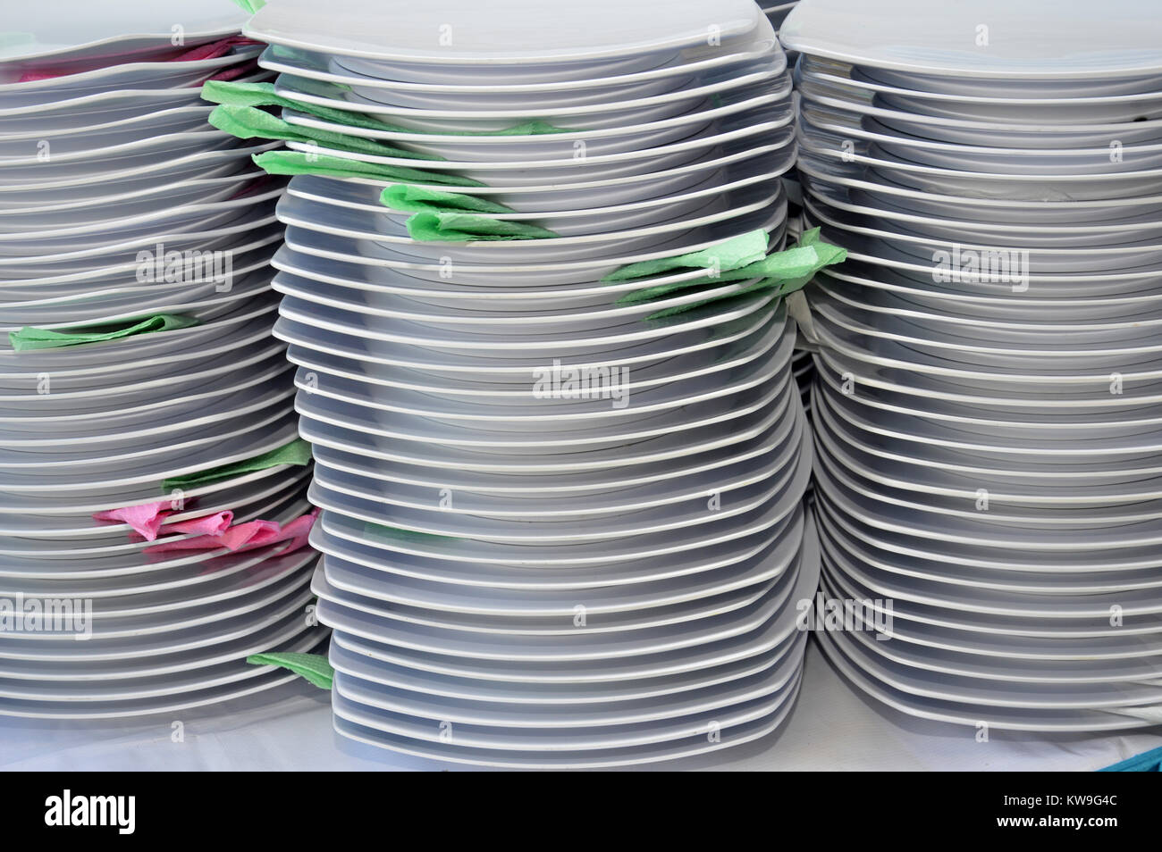 Plate Pile Of Paper Plates High Resolution Stock Photography and Images ...