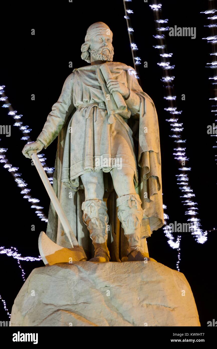 Alfred the great statue wantage uk hi-res stock photography and images ...