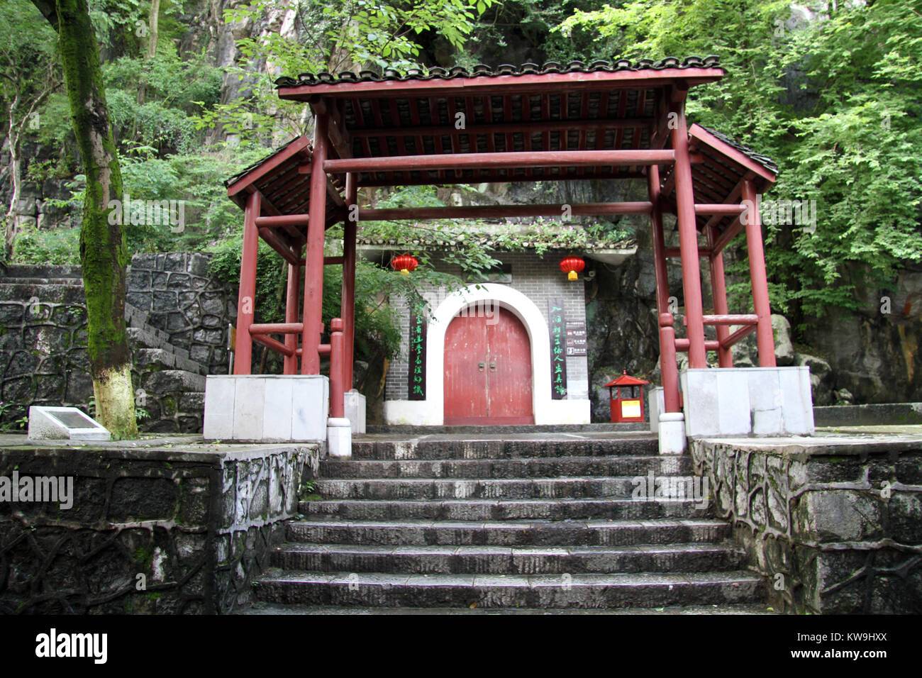 Entrance of the Peace cave in Solitary rock in Guilin, China Stock ...