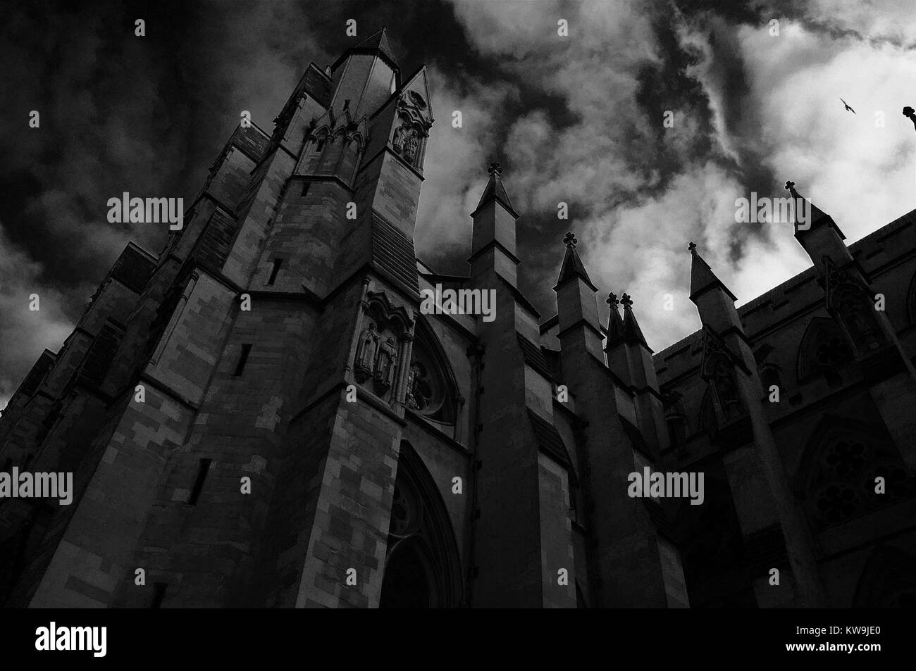 Dark castle hi-res stock photography and images - Alamy