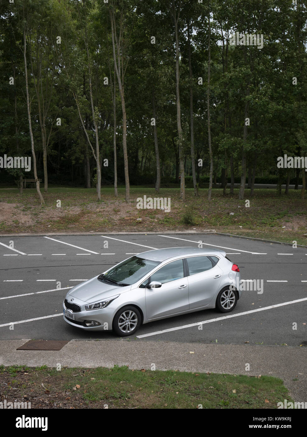 Car parked empty parking lot hi-res stock photography and images - Alamy