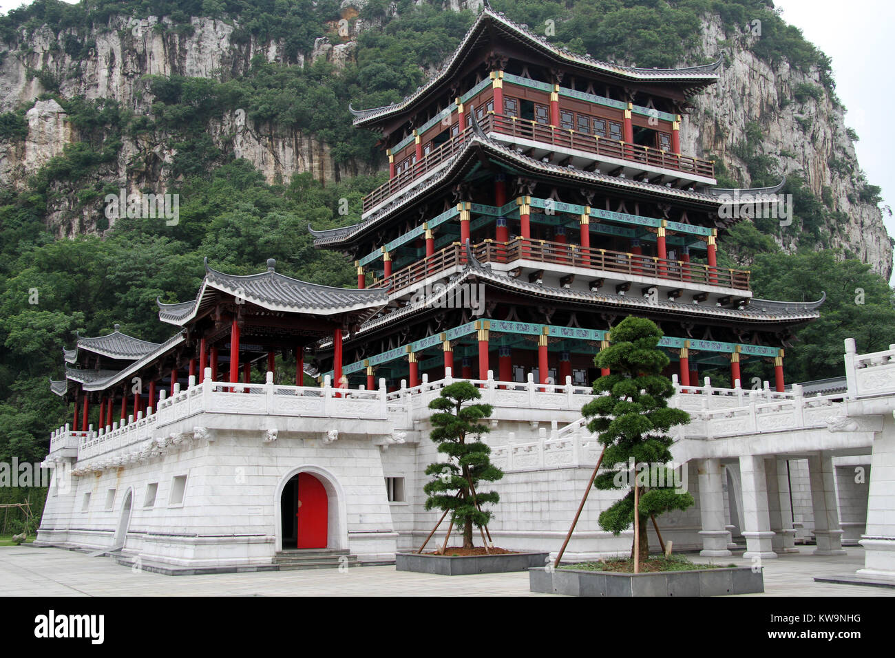 New Confucius temple and mount in Luzhou, China Stock Photo - Alamy
