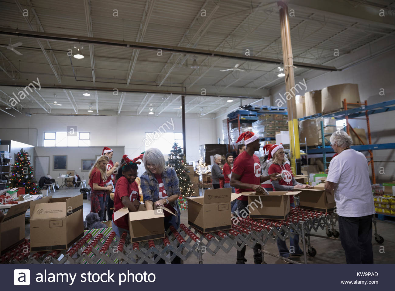 Christmas volunteer warehouse hi-res stock photography and images - Alamy