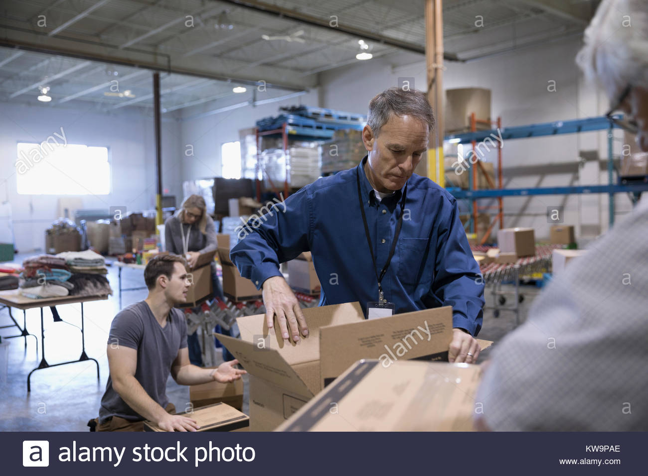 Packing food bank hi-res stock photography and images - Alamy