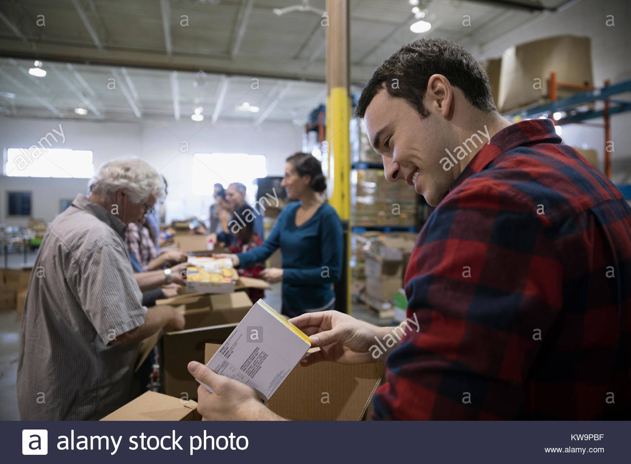 Men packing in warehouse hi-res stock photography and images - Alamy