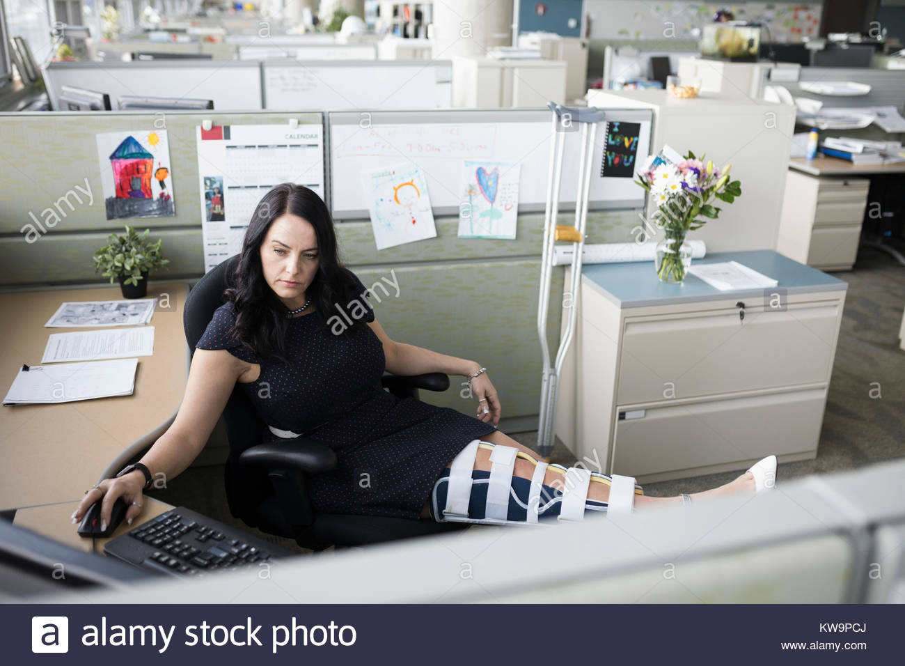 Mature woman broken leg hi-res stock photography and images - Alamy