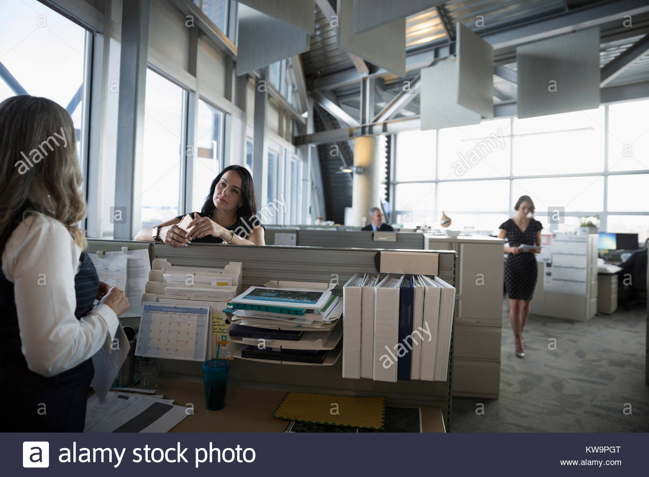 Wall women talking over wall hi-res stock photography and images - Alamy