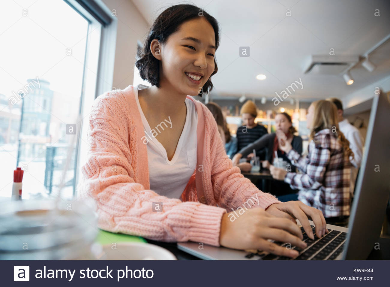 Korean student hi-res stock photography and images - Alamy