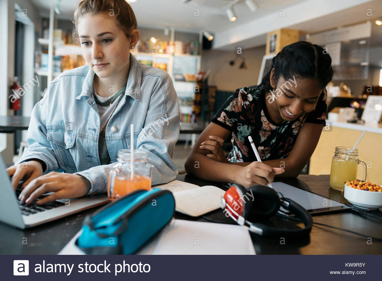 Indian high school hi-res stock photography and images - Alamy