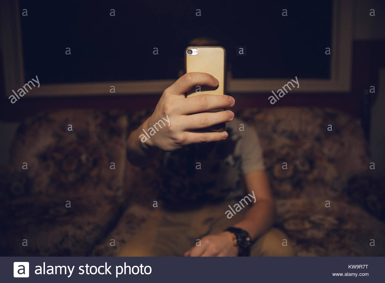 Dark room smart phone hi-res stock photography and images - Alamy
